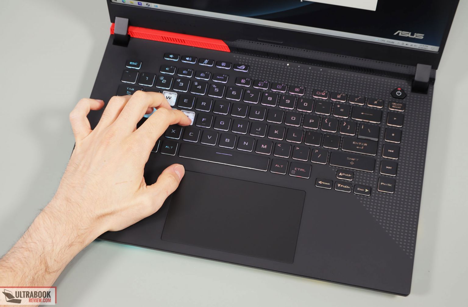 Asus ROG Strix G15 Advantage G513QY review (AMD Radeon RX 6800M GPU review)