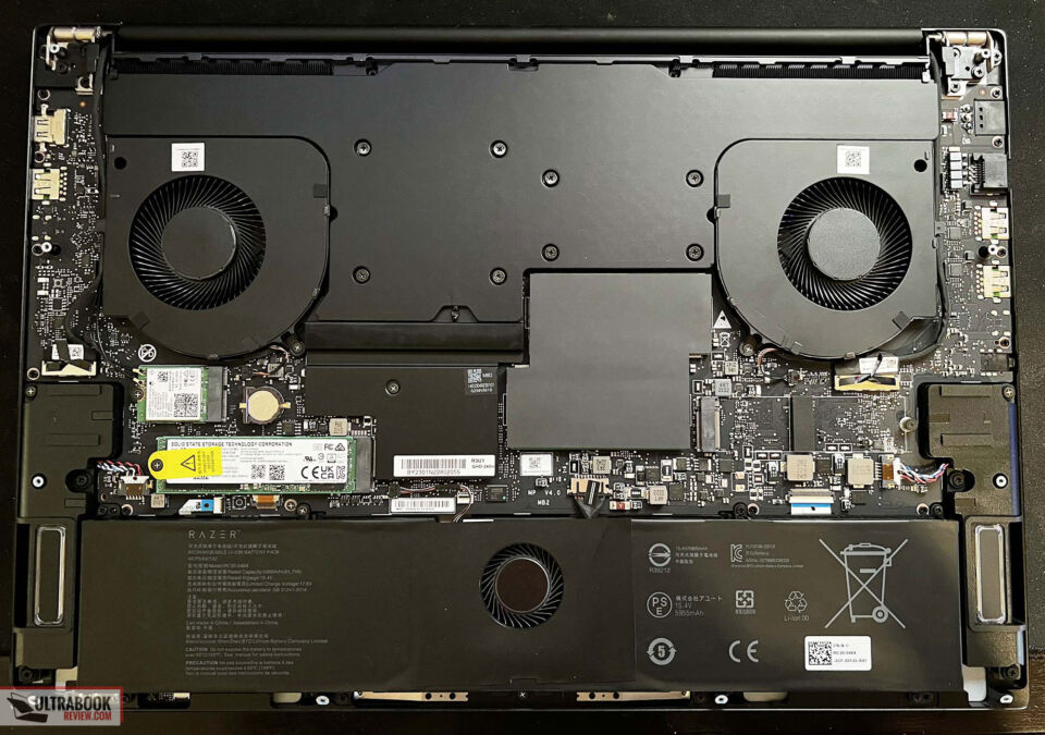 Razer Blade 18 review (18-inch laptop, i9, RTX 4070) Razer Blade 18 review (18-inch laptop, i9, RTX 4070)